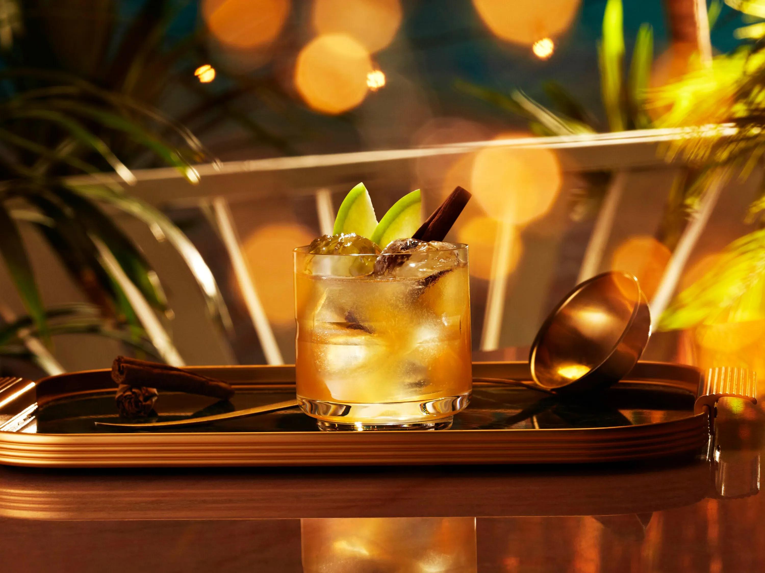 Receta del cóctel Conga |Cómo preparar un cóctel Conga | BACARDÍ ES