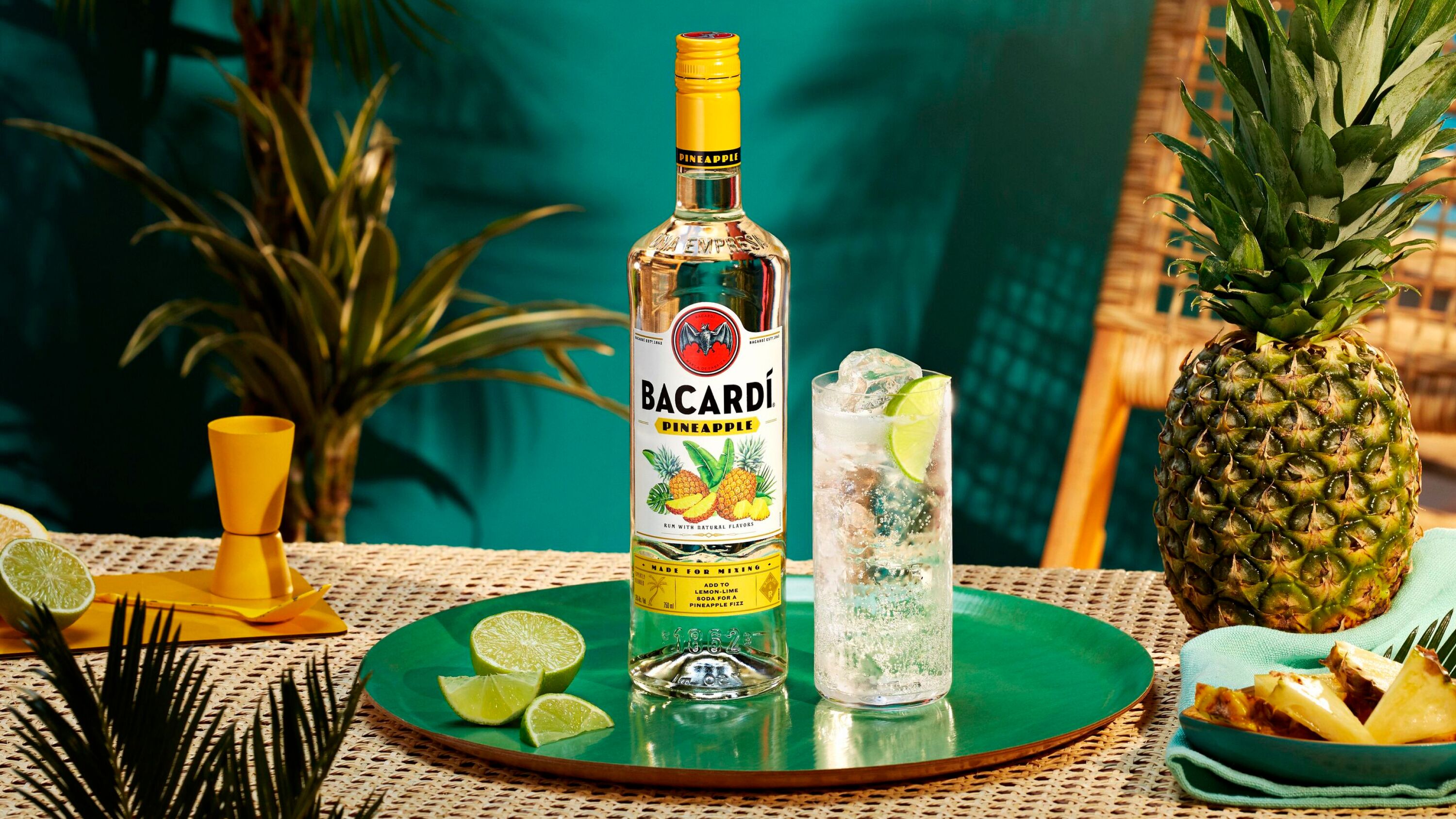 Pineapple Fizz Cocktail Recipe | BACARDÍ US